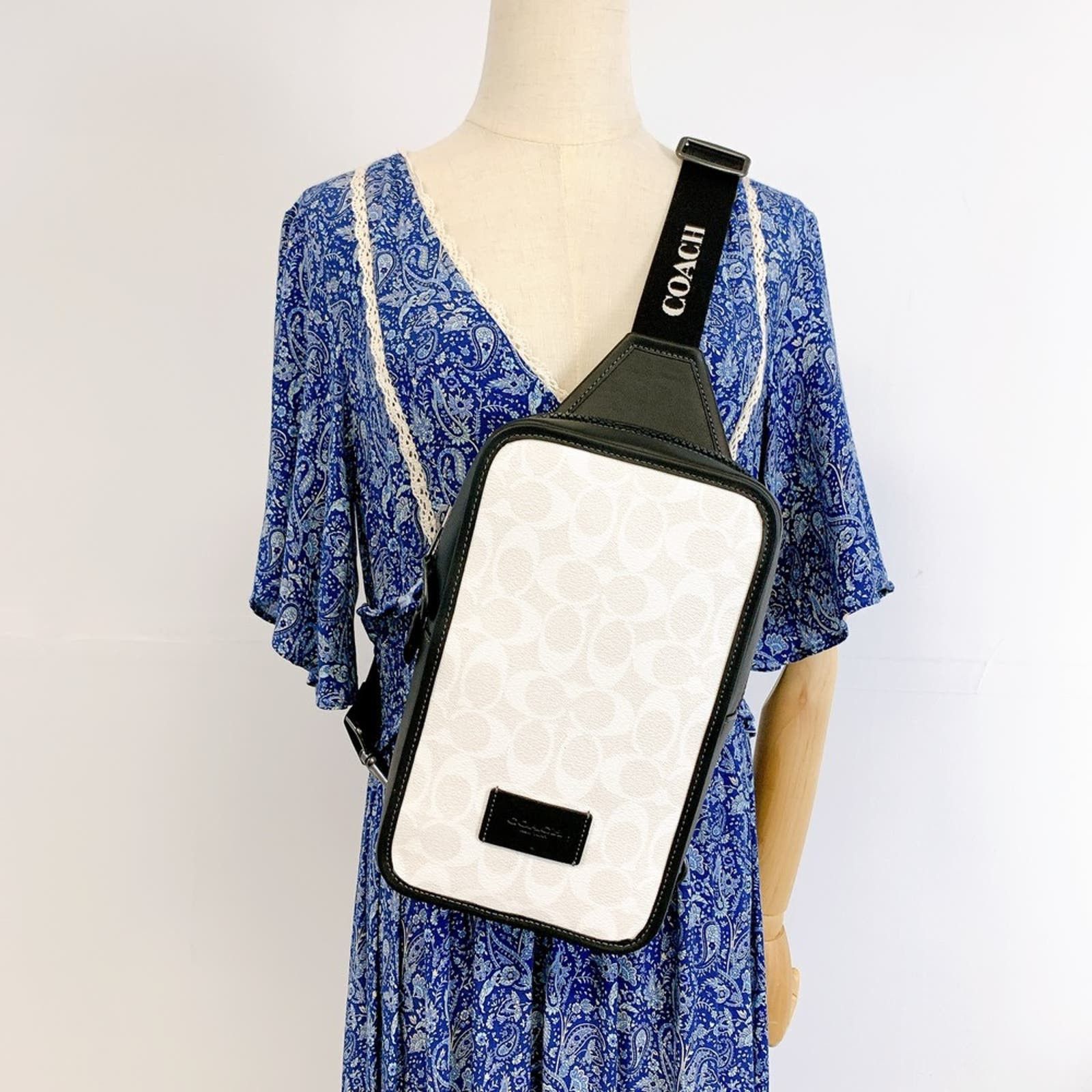 Coach Coach CP079 Sullivan Pack In Signature Canvas IN Chalk Blk | Grailed