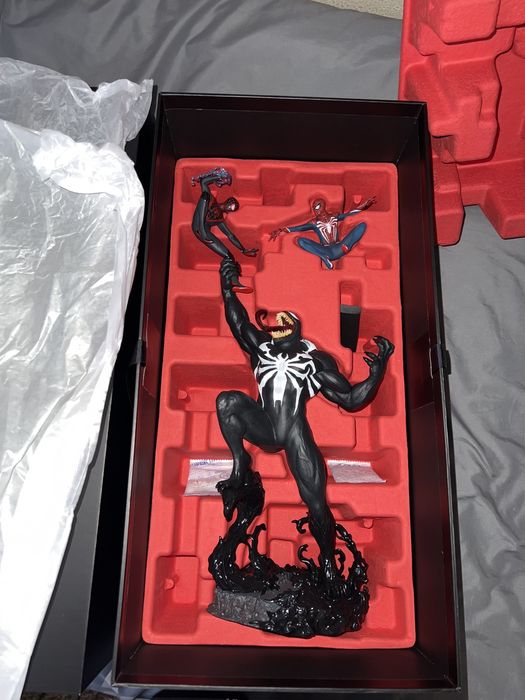 Marvel Comics Spider Man 2 Collector’s Edition, “Venom Fight” Statue ...