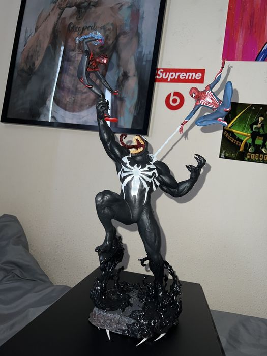 Marvel Comics Spider Man 2 Collector’s Edition, “Venom Fight” Statue | Grailed