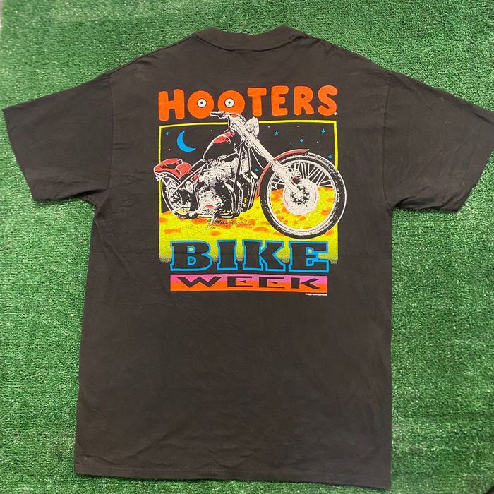 Vintage Vintage 90s Hooters Bike Week Motorcycle Single Stitch Tee ...