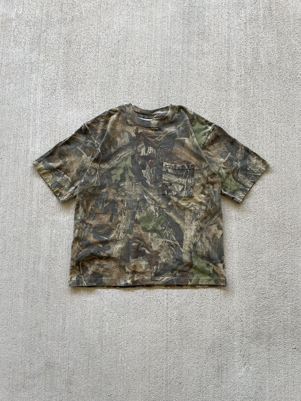 Mossy Oaks × Vintage 90s Realtree Camo Boxy Fit Pocket Tee | Grailed