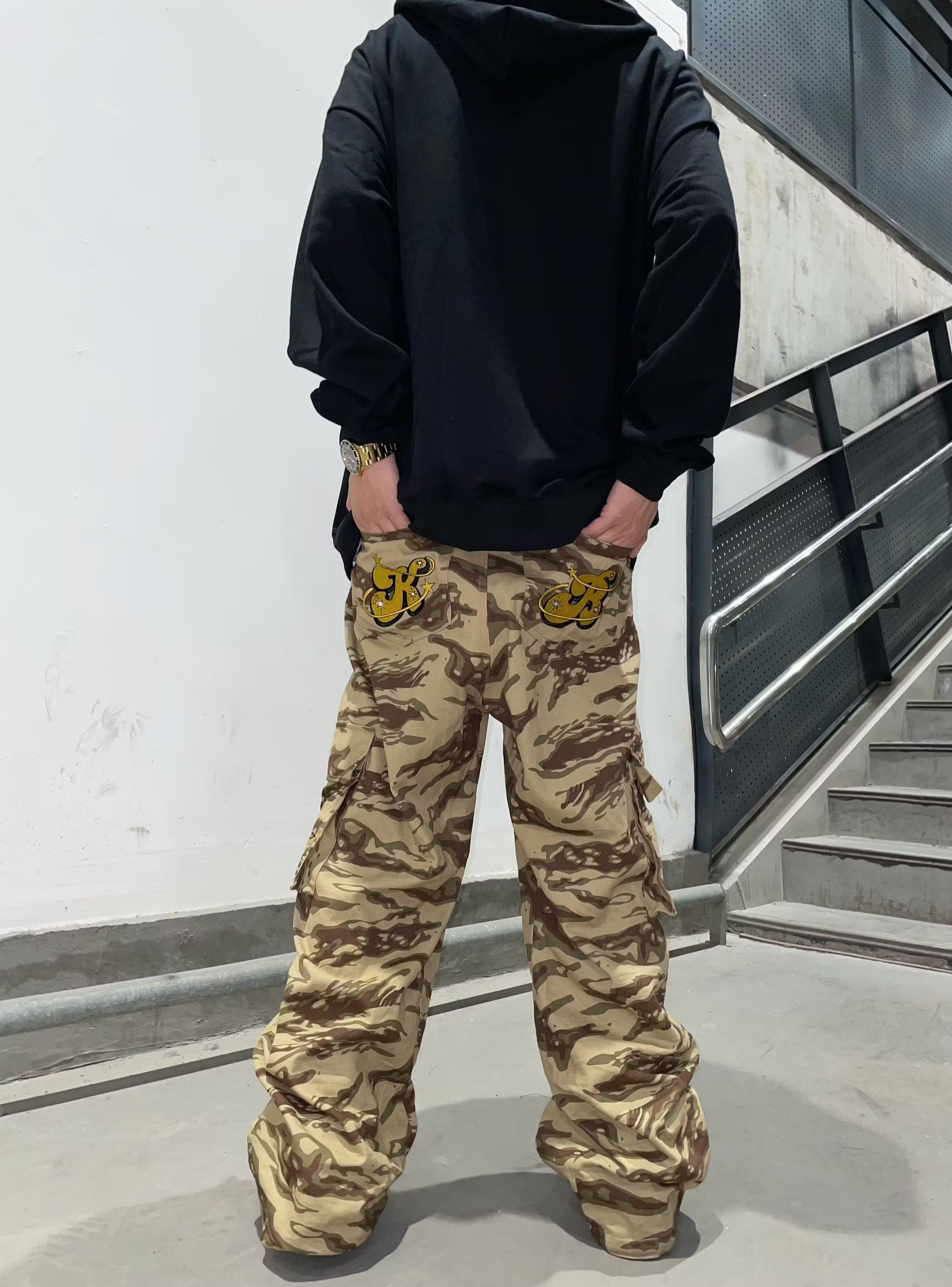 Vintage pattern cargo pants | Grailed