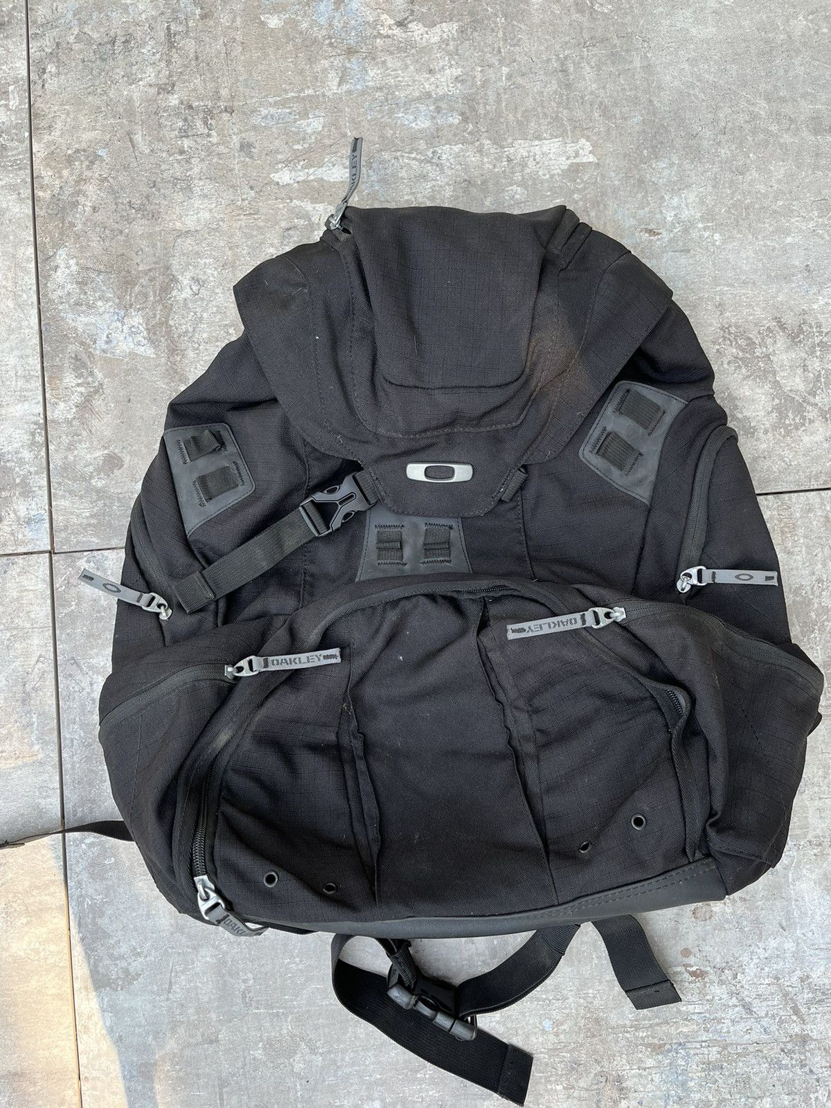 Vintage Vintage 2000s Oakley Backpack | Grailed