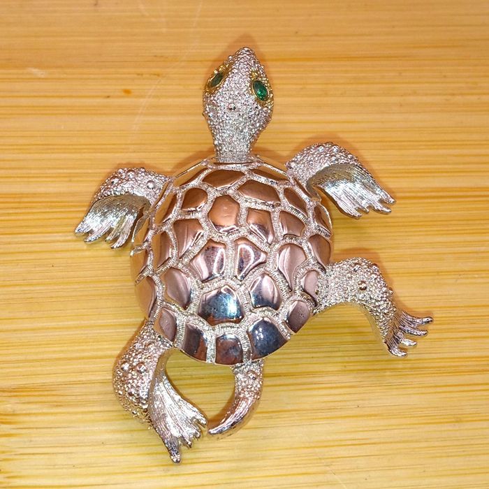 Monet Vintage Monet Silver Tone Sea Turtle Brooch with Emerald Gre ...