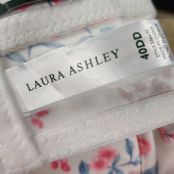 Laura Ashley Laura Ashley Women's Bra Plus Size Full Figure 40DD | Grailed