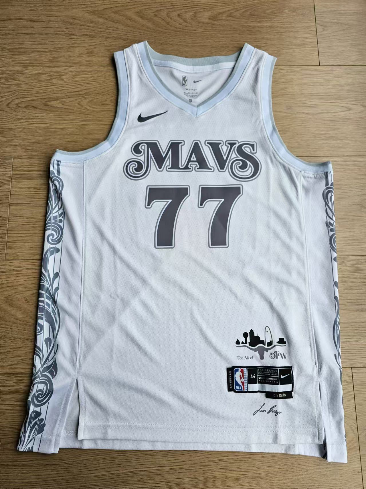 NBA Dallas Mavericks 77 Luka Dončić Jersey 2025 City Edition M | Grailed