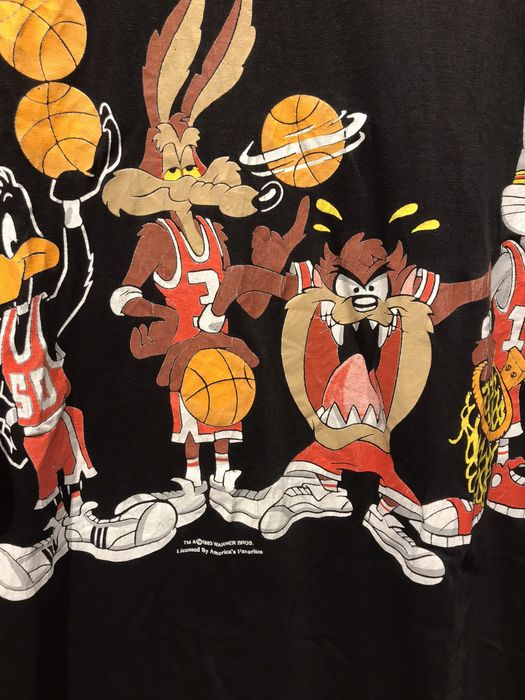 Vintage 1993 vintage single stitch Chicago bulls looney tunes | Grailed