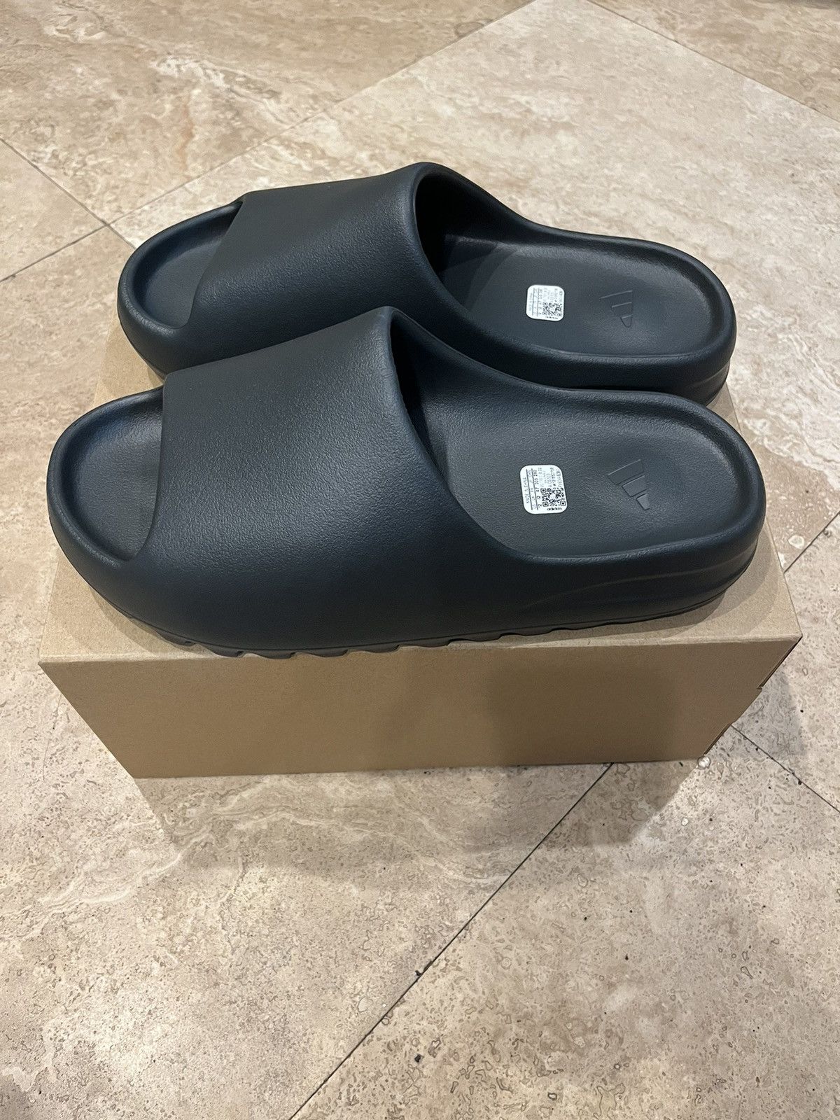 Kanye West × Yeezy Yeezy Slide Dark Onyx color way | Grailed