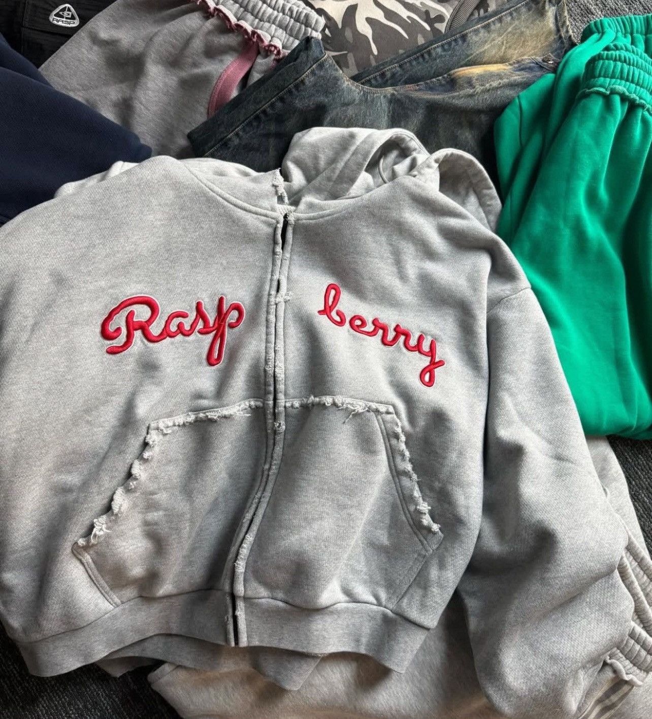 Streetwear × The GV Gallery GV Gallery Raspberry Hills Script Hoodie ...