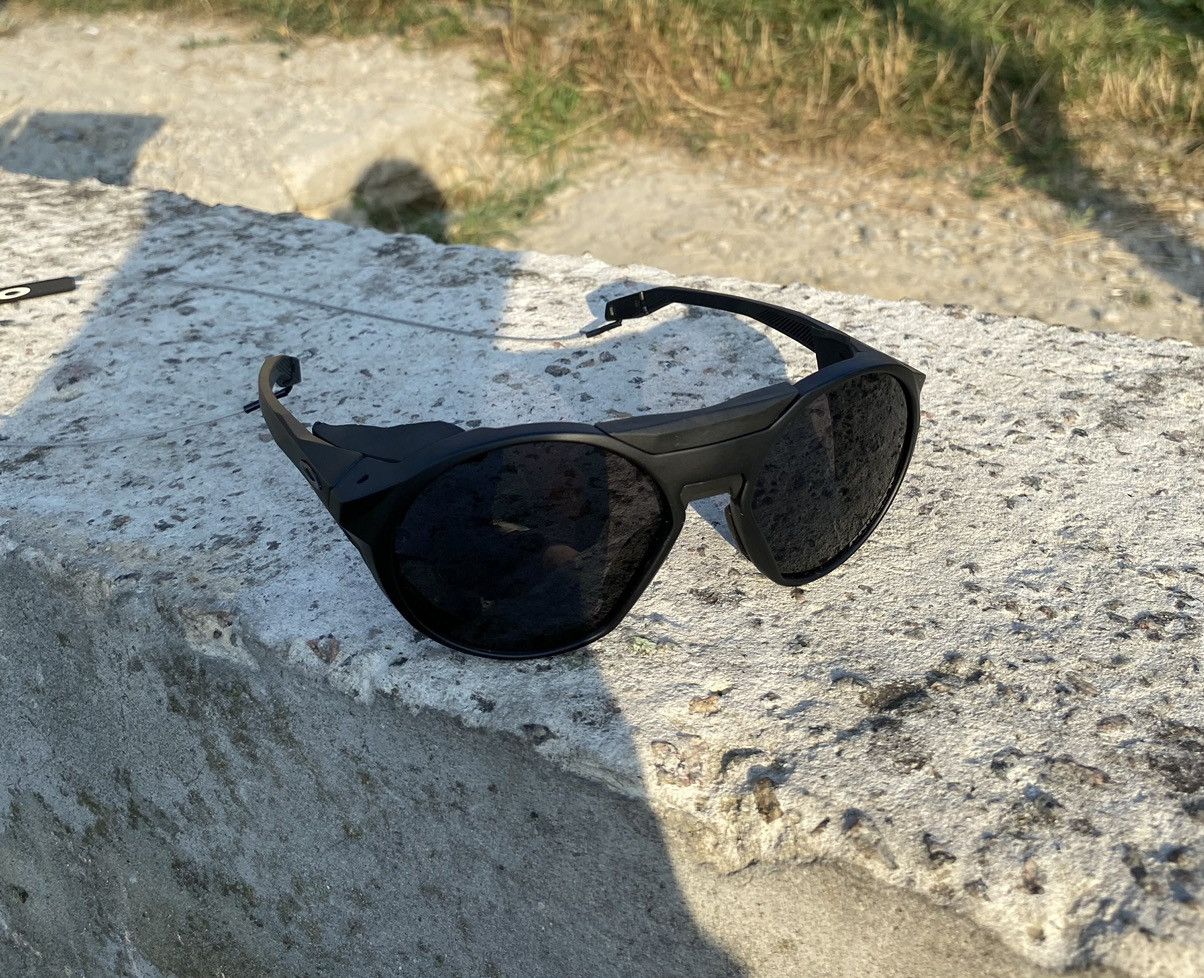 Oakley Oakley vintage Y2K style Bug Eye Polarized Sunglasses | Grailed