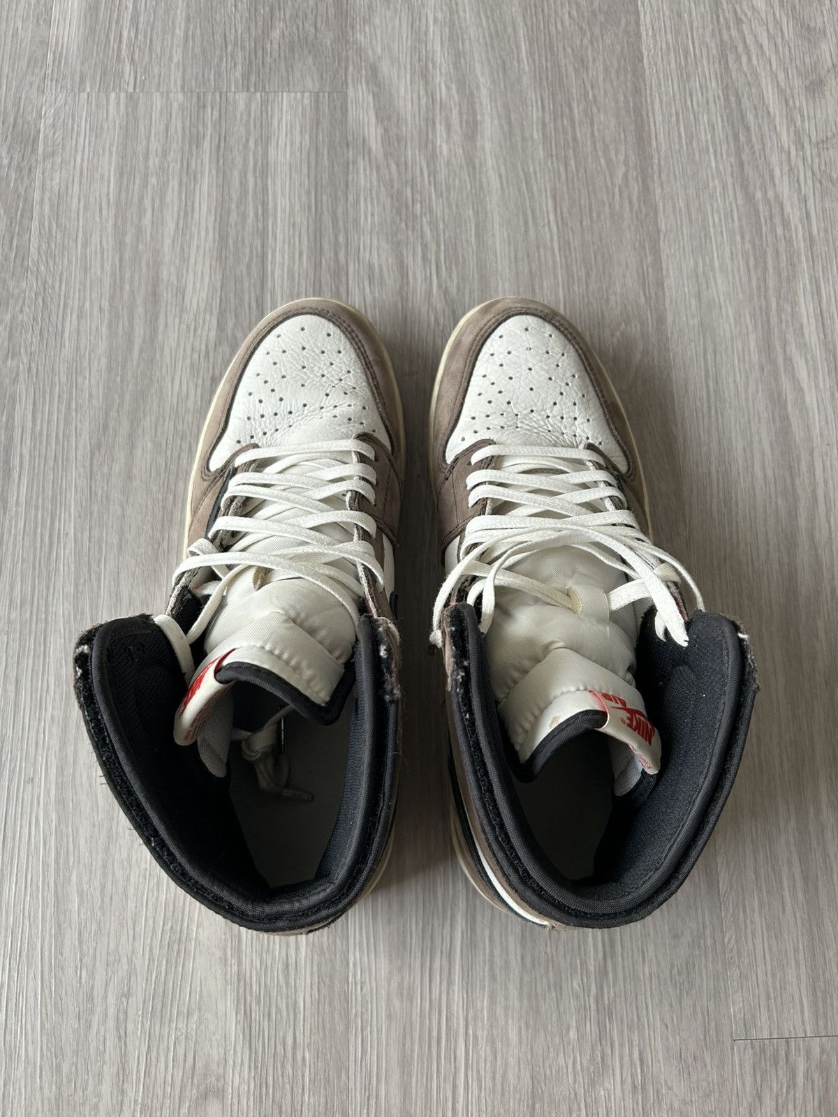 Jordan Brand × Travis Scott Travis Scott x Air Jordan Retro 1 High OG ...