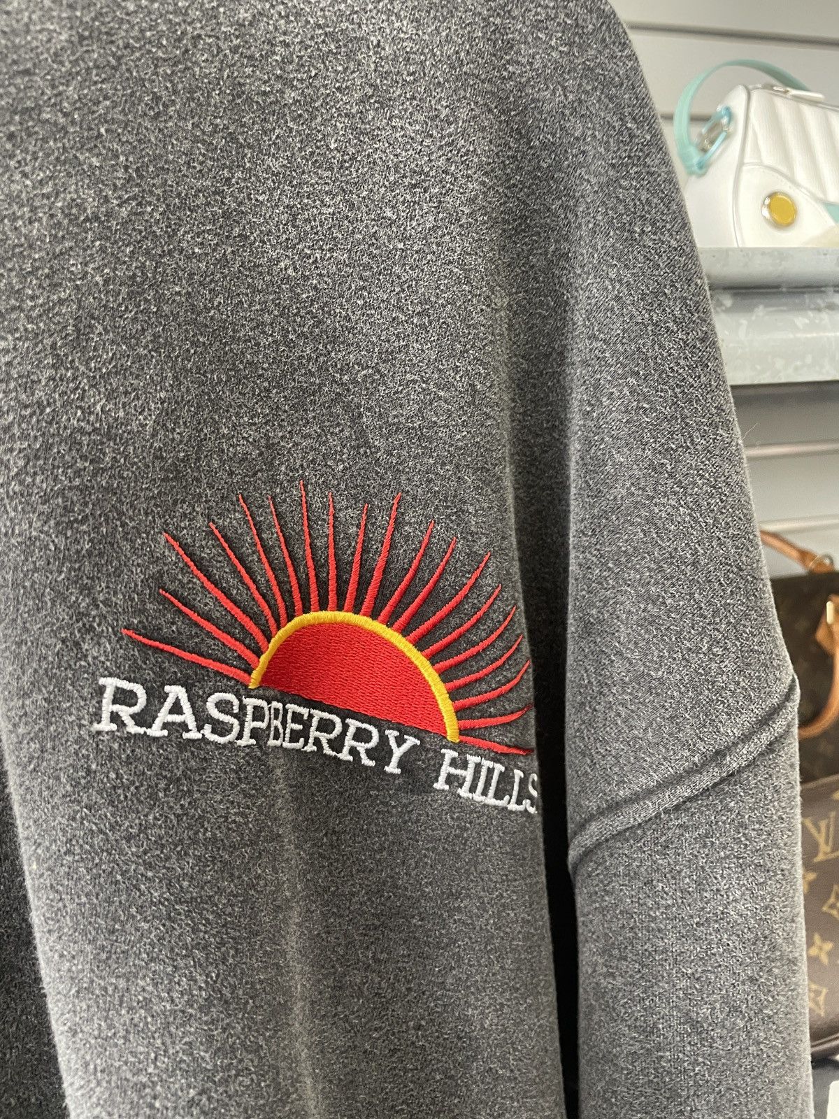 Streetwear × Vintage gv gallery raspberry hills og casamigo cropped zip ...