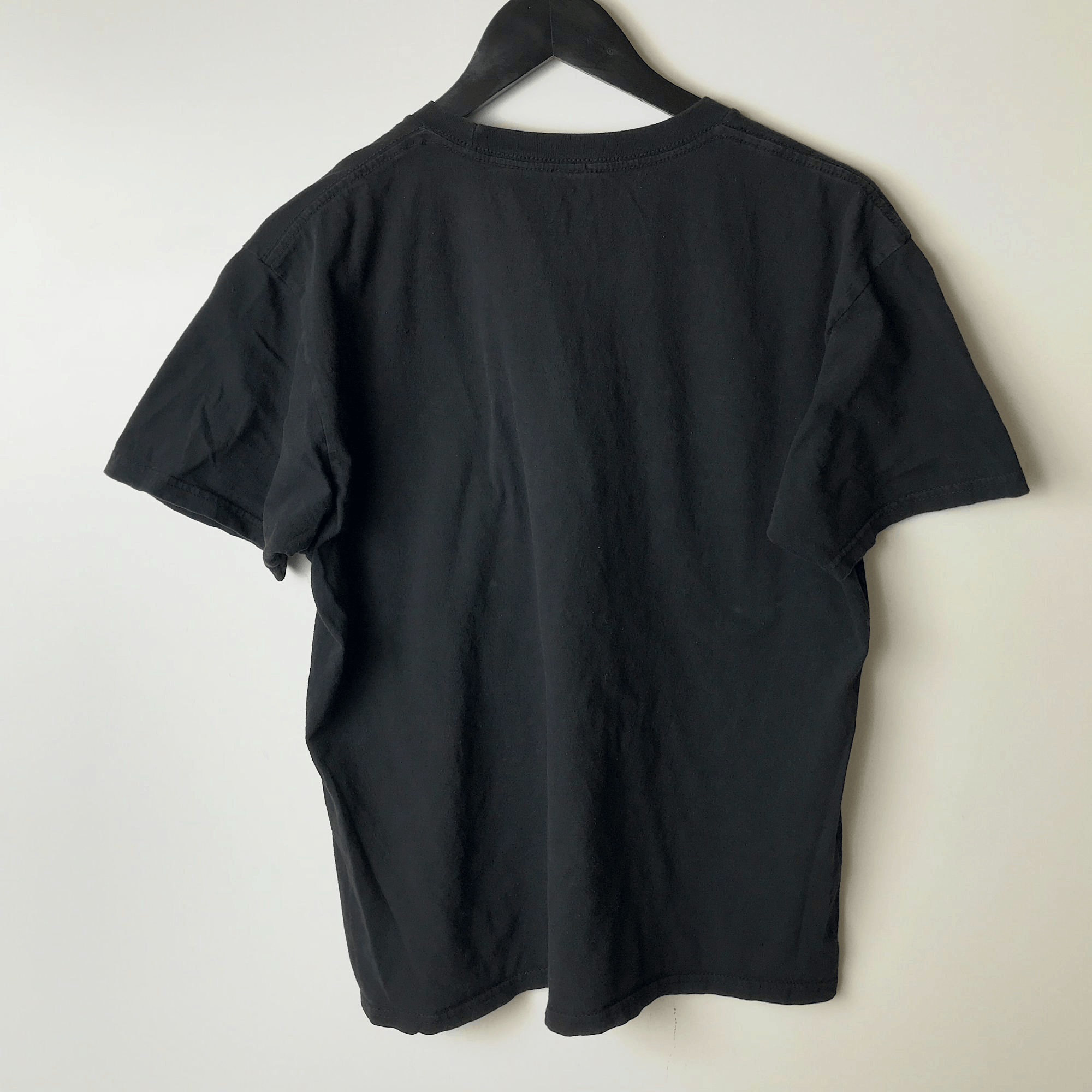 Urban Outfitters Queen Music Band T Shirt Emblem Logo Graphic Tee Large ...