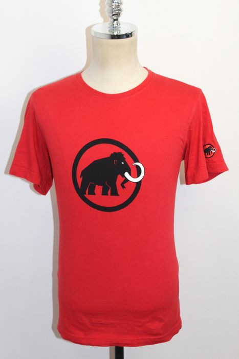Mammut Men's MAMMUT Big Logo Red T-Shirt | Grailed