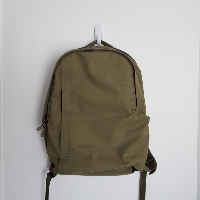 Olive Moment Travelwear Backpack Olive Green 17L Tech | Grailed