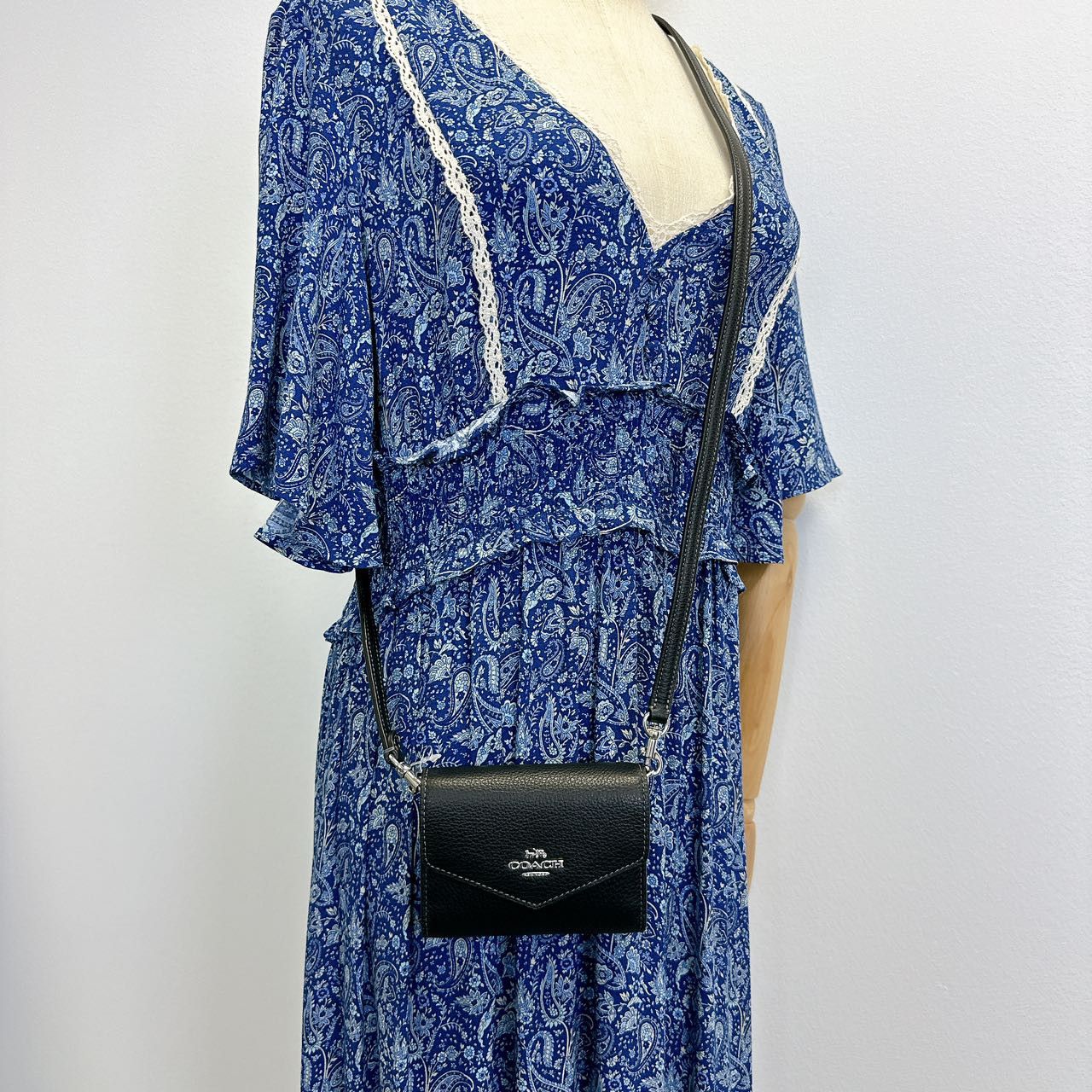 Coach Coach CU170 Mini Envelope Wallet With Strap IN Black | Grailed