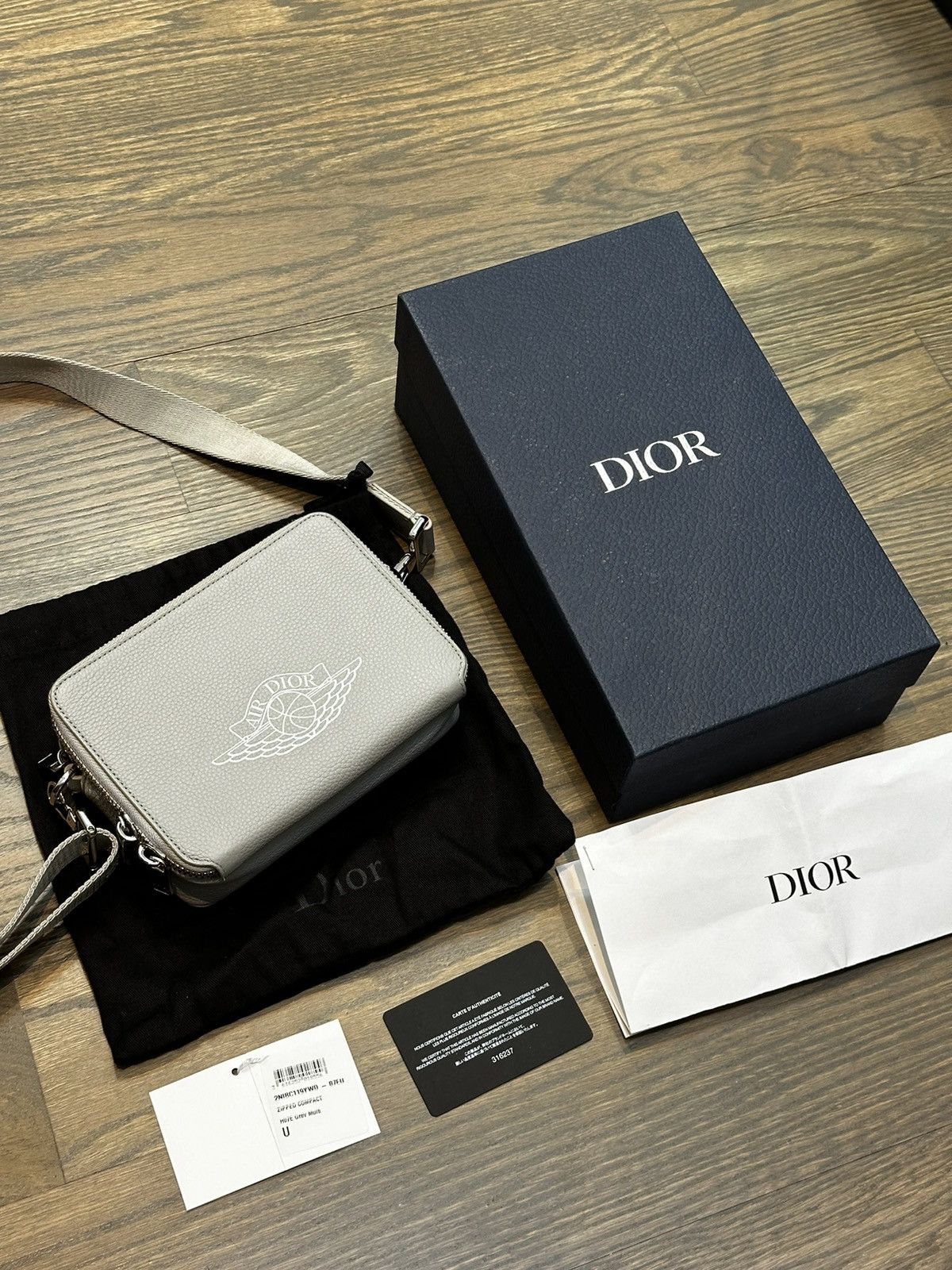 Dior × Jordan Brand AIR DIOR ZIPPED BAG | Grailed