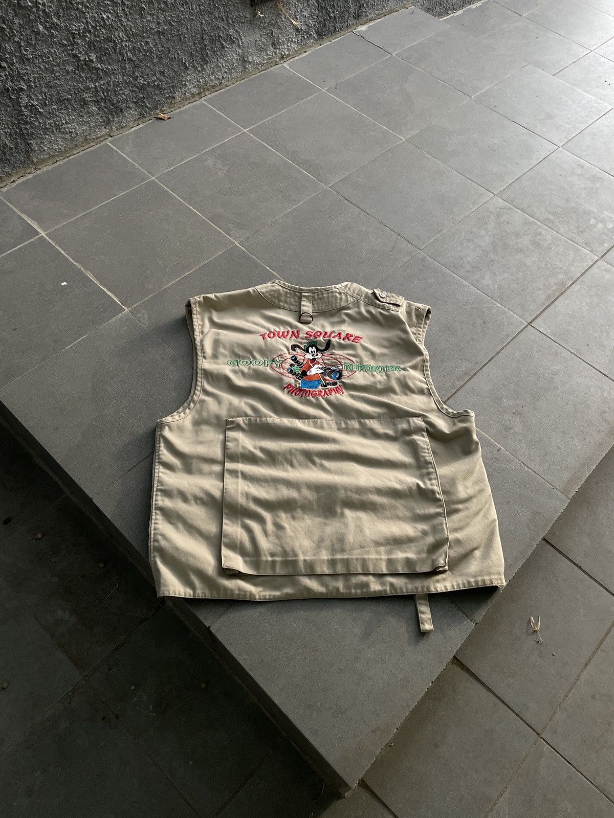 Vintage Disney Goofy Town Squad military multi pocket 1998 Vest | Grailed