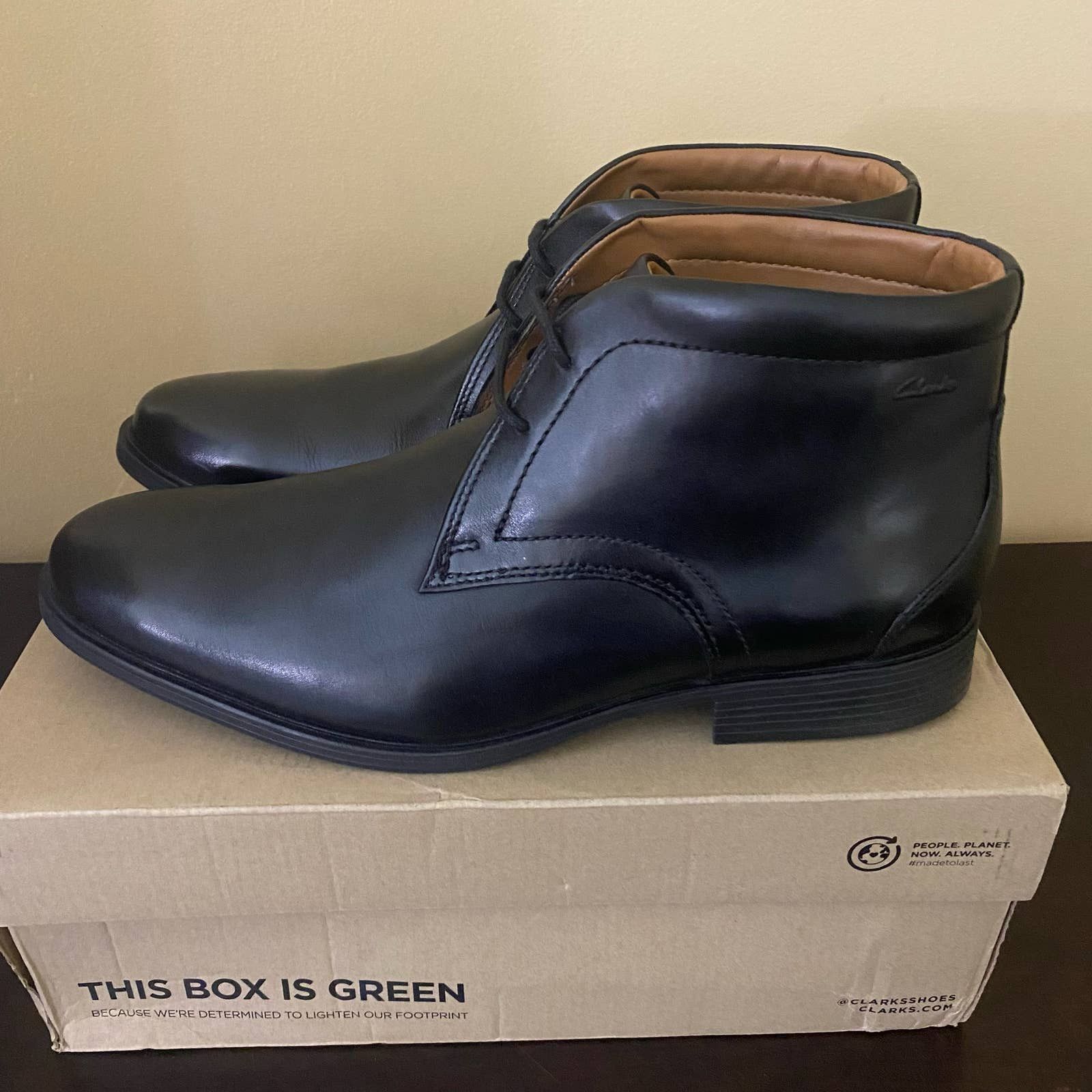 Clarks Clarks Men's Whiddon Mid Chukka Boot | Grailed