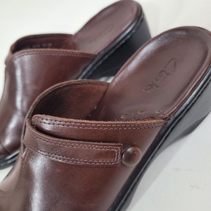 Clarks Clarks Brown Slides 5.5M Mule Clogs Leather Heel 2 Inch | Grailed