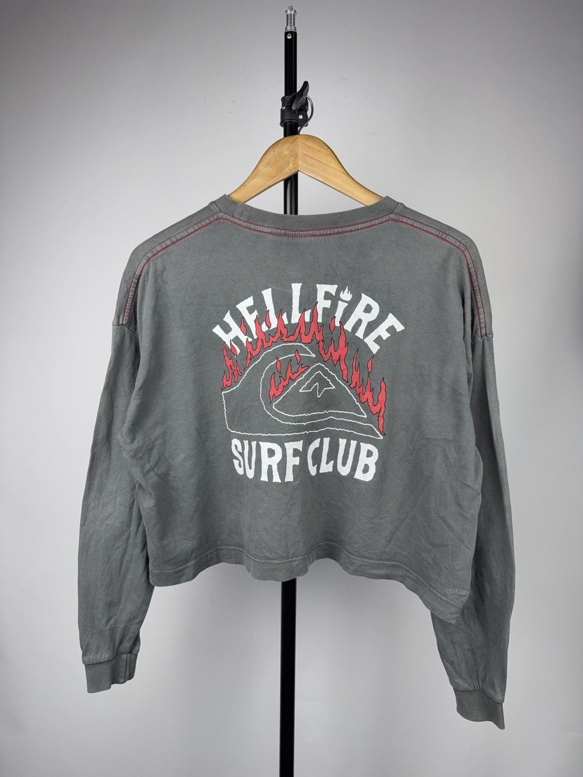 Quiksilver Quiksilver x Stranger Things Hellfire Surf Club Cropped long ...