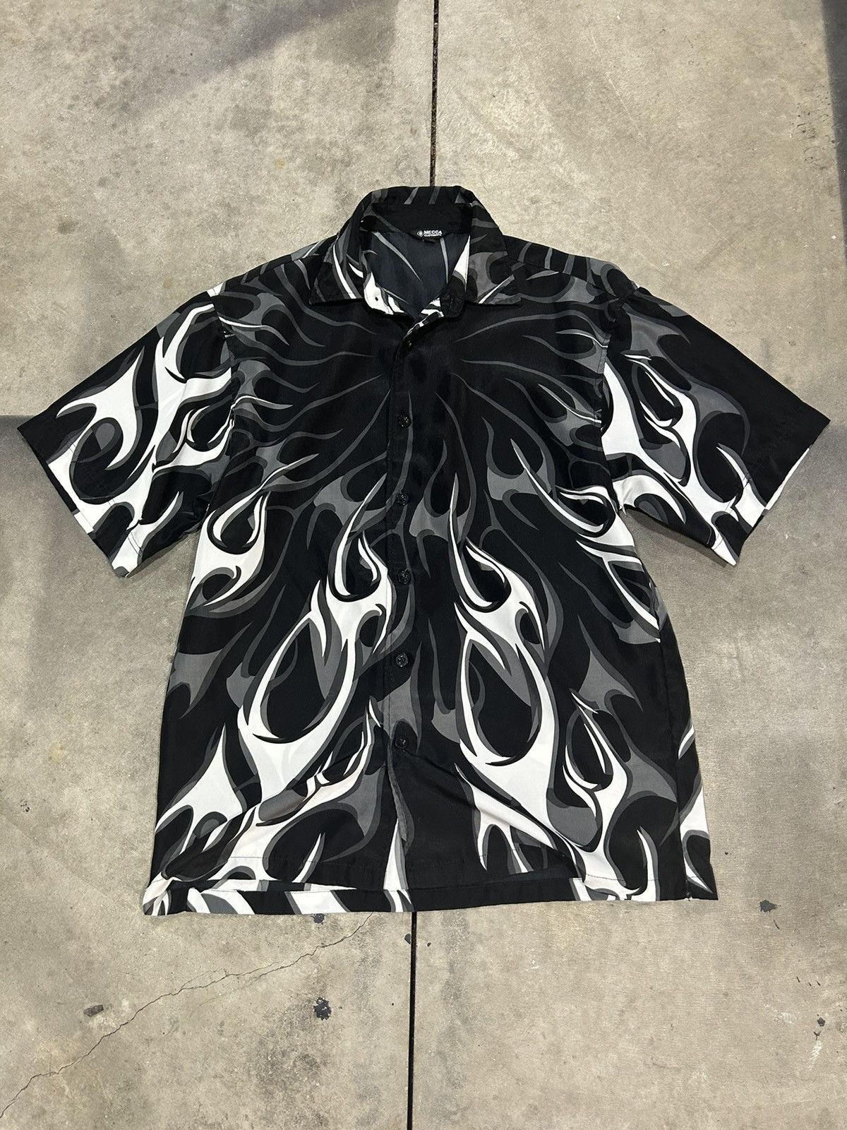 Vintage Vintage Streetwear y2k Mecca White Flames Buttonup Shirt | Grailed
