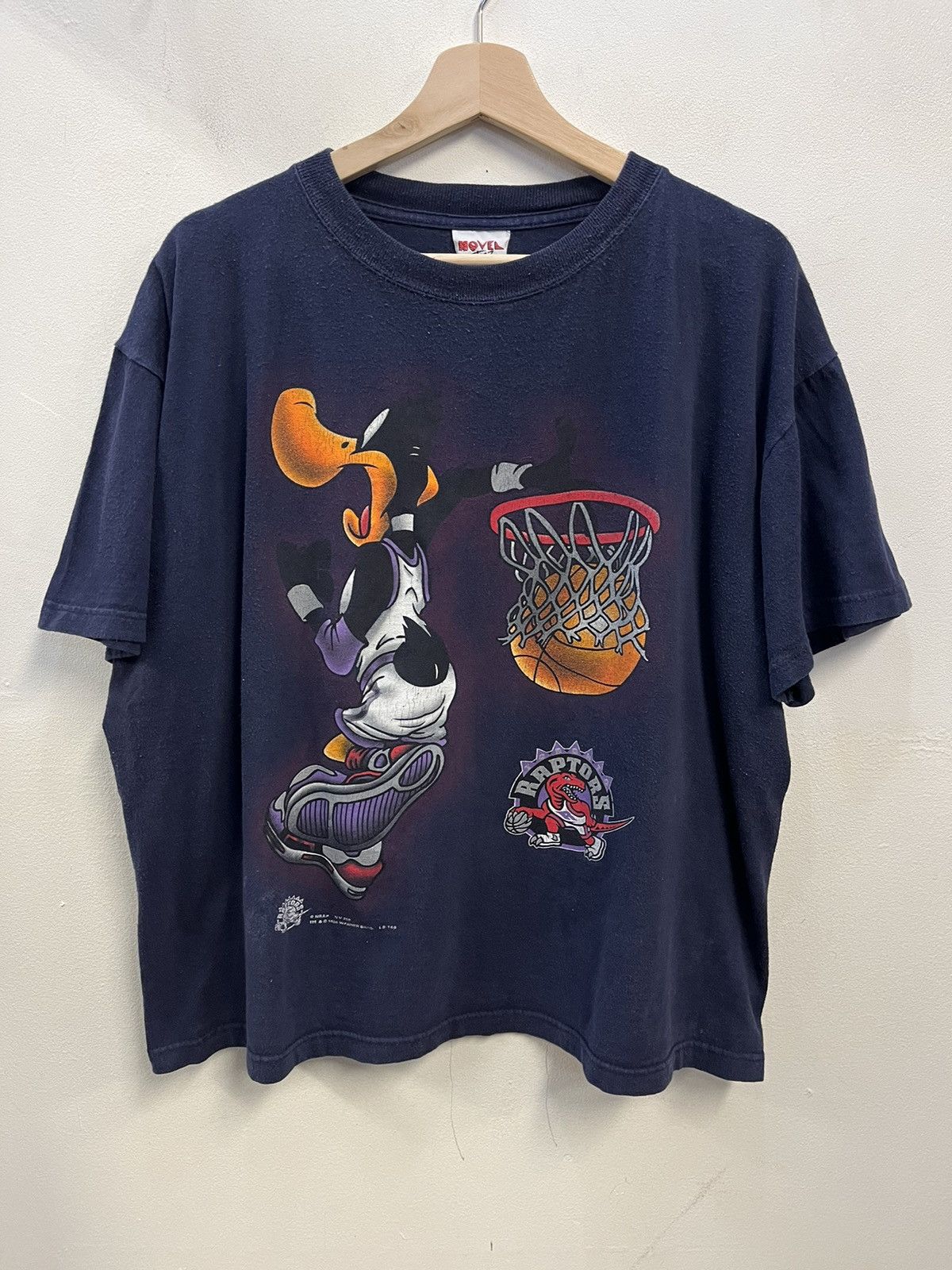 NBA × Vintage × Warner Bros Vintage Toronto Raptors Daffy Duck Tee ...