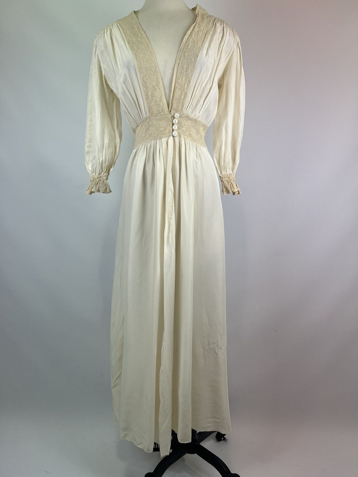 Vintage Vintage 1940s Dressing Gown Robe Boudoir Lace Housecoat | Grailed