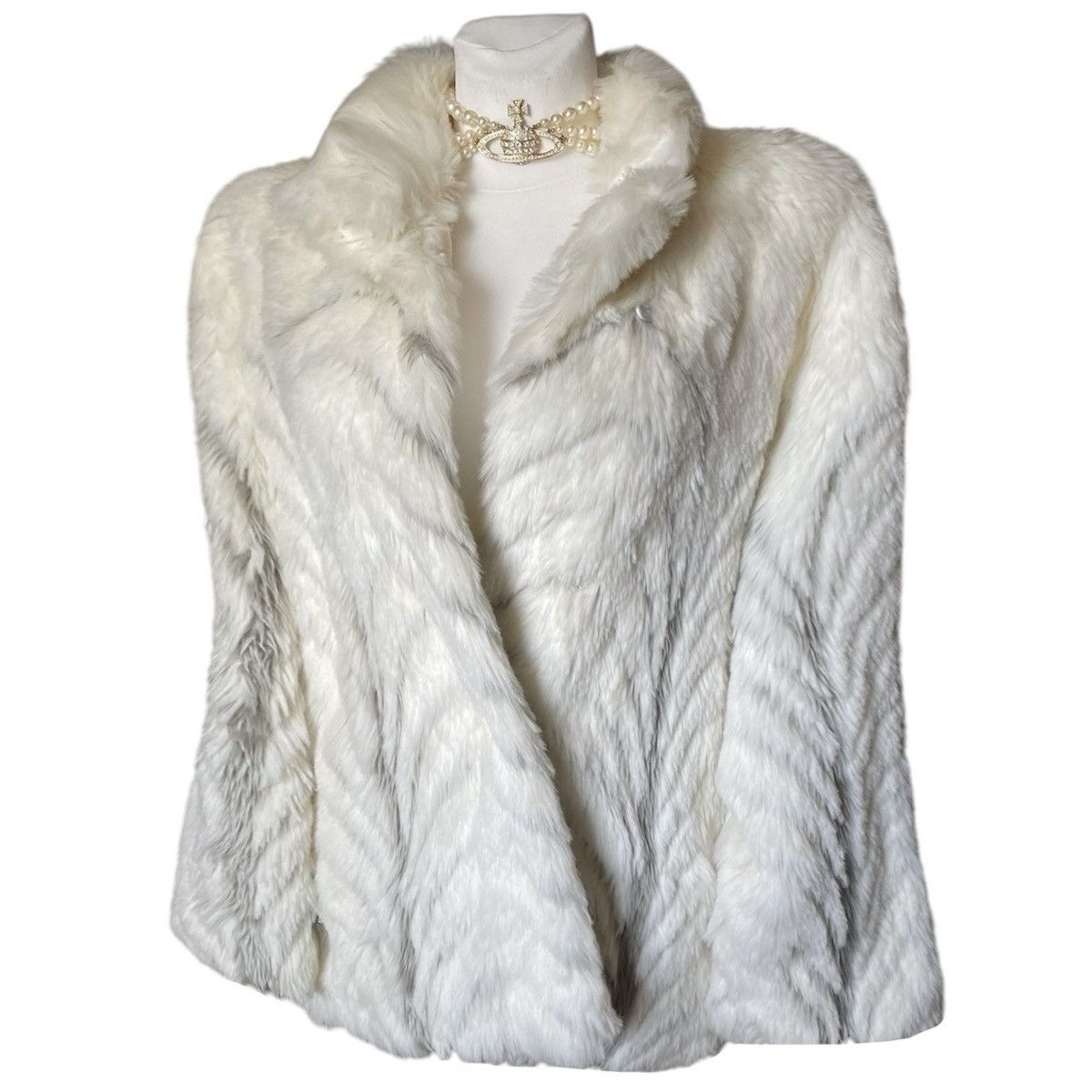 Vintage Incredibly beautiful faux fur coat in a white & cream color ...