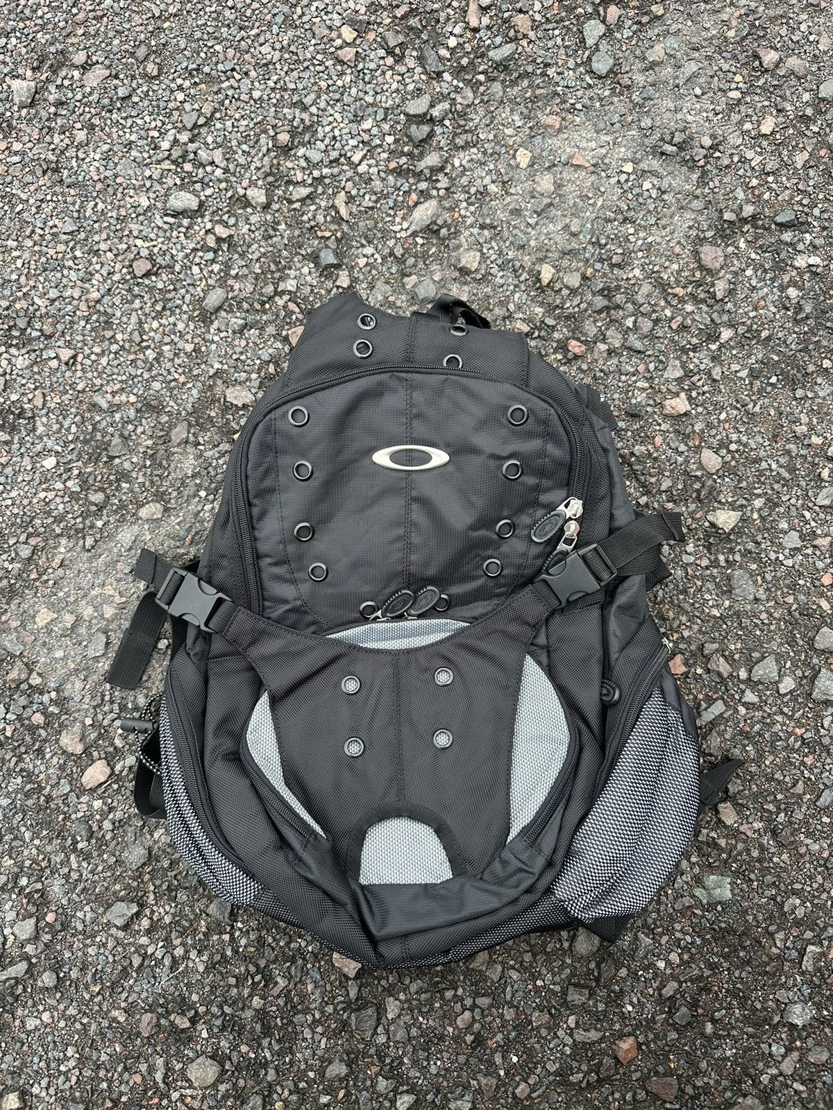 Vintage Vintage Oakley Backpack Y2K 2000’s | Grailed