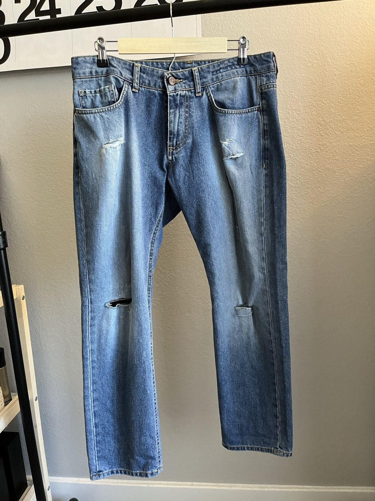 Levi's Low rise distressed jeans | Grailed