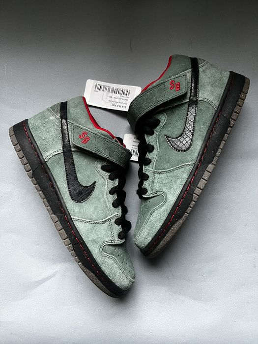 Nike NIKE SB DUNK MID PRO UNRELEASED SAMPLE NORI/BLACK-SPORT RED | Grailed