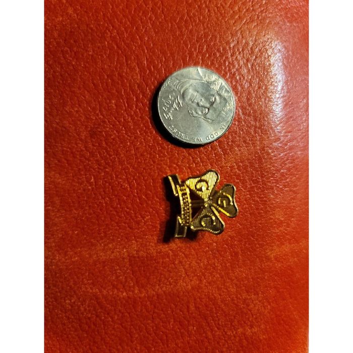 Vintage Vintage Girl Guides of Canada GGC Pin Badge. Trefoil Symbol ...