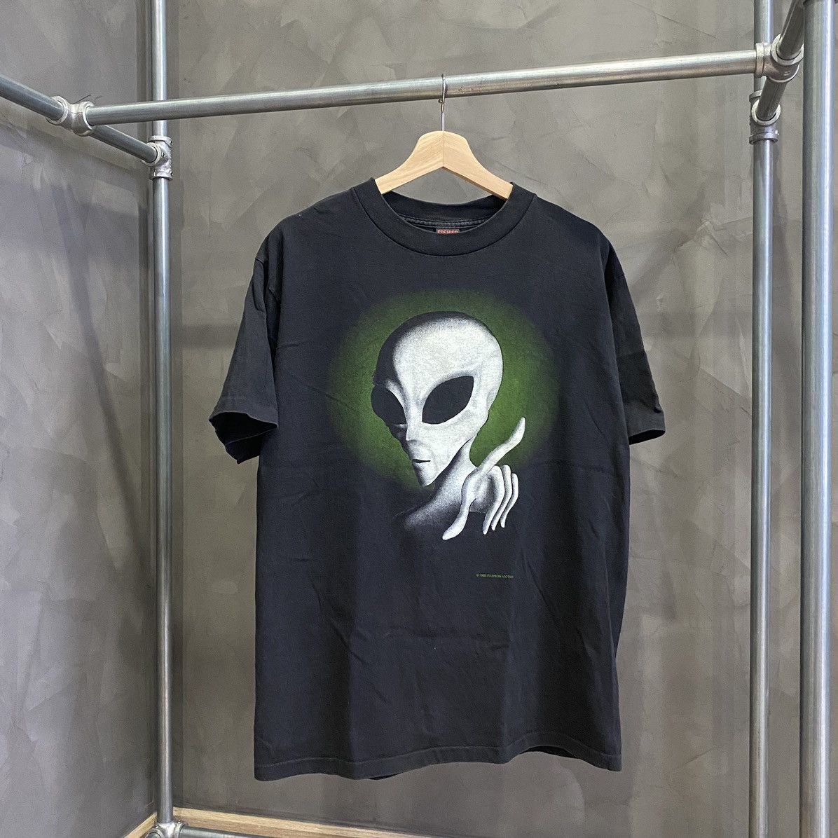 Fashion Victim × Tee Shirt × Vintage Vintage 1995 Alien Fashion Victim ...