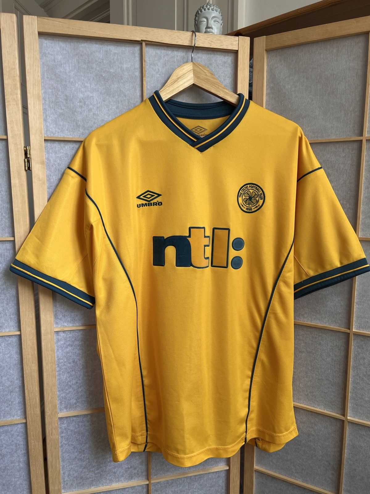 Umbro × Vintage Rare! Umbro FC Celtic VTG 2000 away football shirt ...