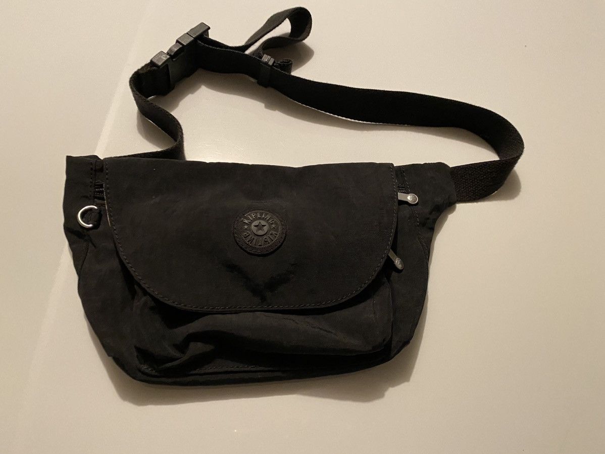 Streetwear × Vintage Vintage Kipling convertible cross body bag hip ...