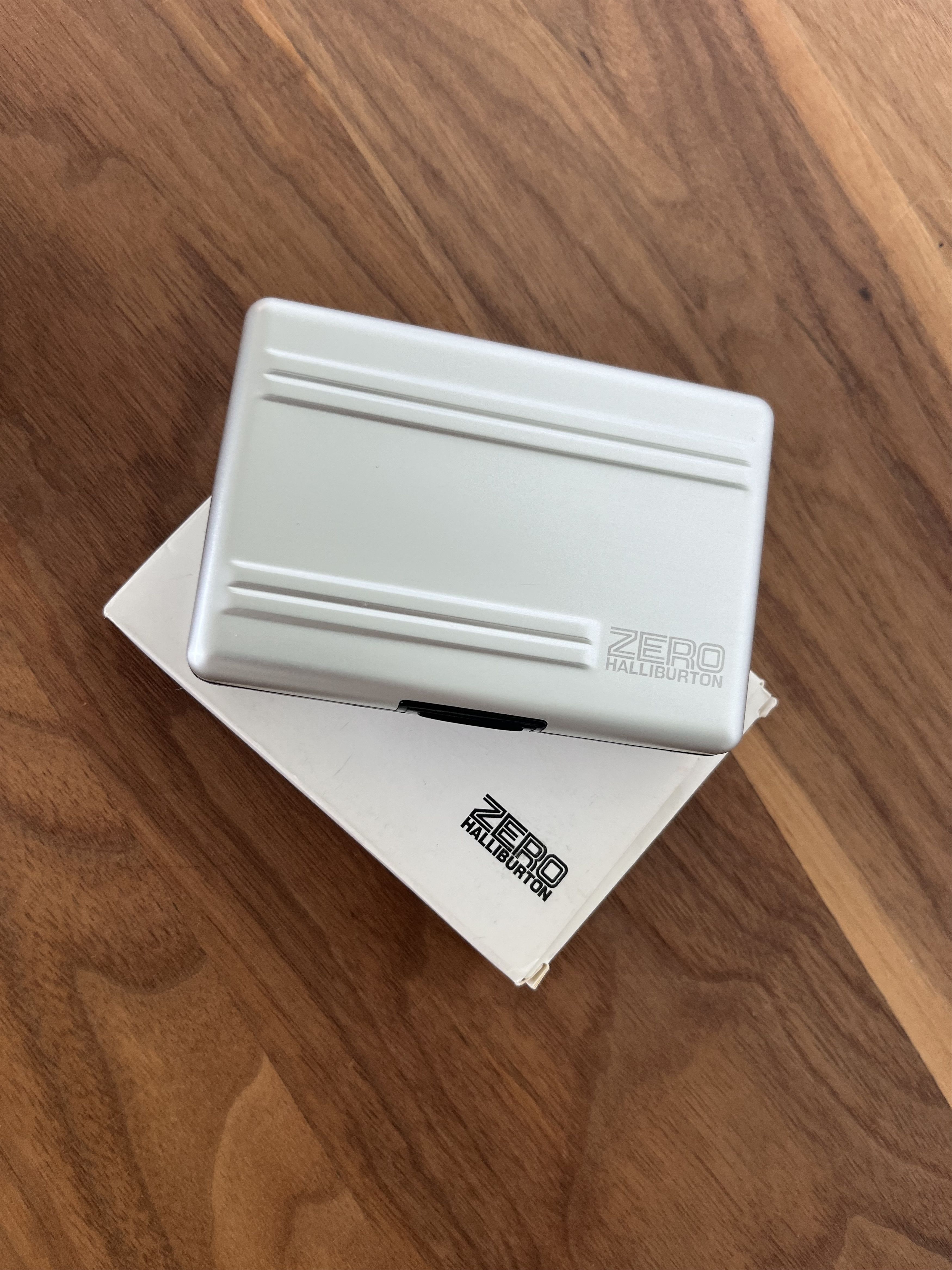 Made In Usa ZERO HALLIBURTON USA Aluminium Metal Credit Card ID Box ...