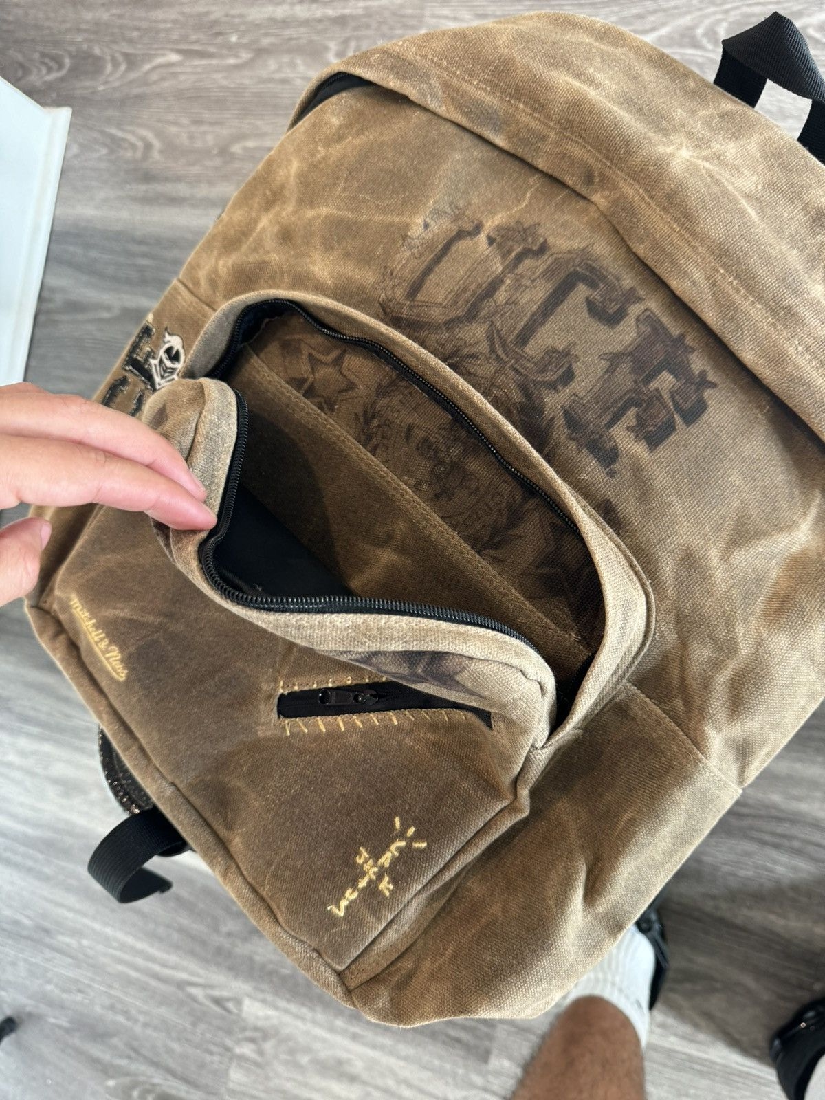 Travis Scott Travis Scott x College Tour *UCF Exclusive backpack* | Grailed