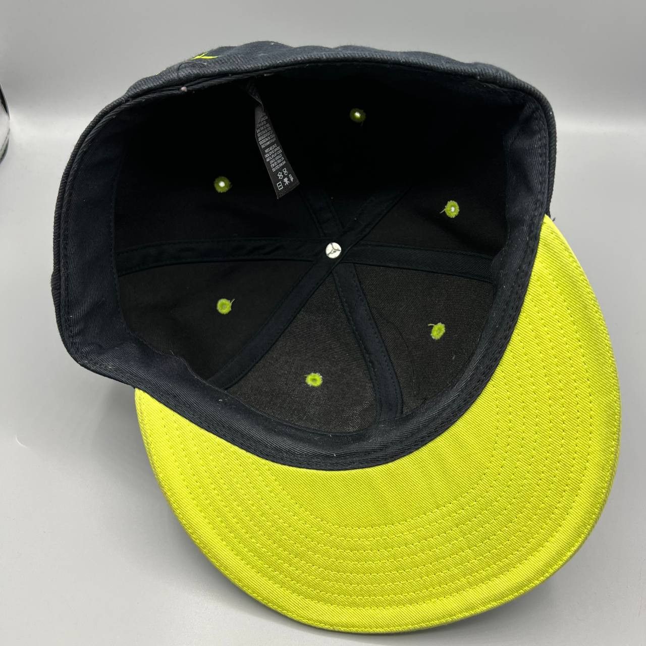 Jordan Brand Air Jordan Hat Men 7 1/4 Jumpman Yellow Logo Fitted Cap ...