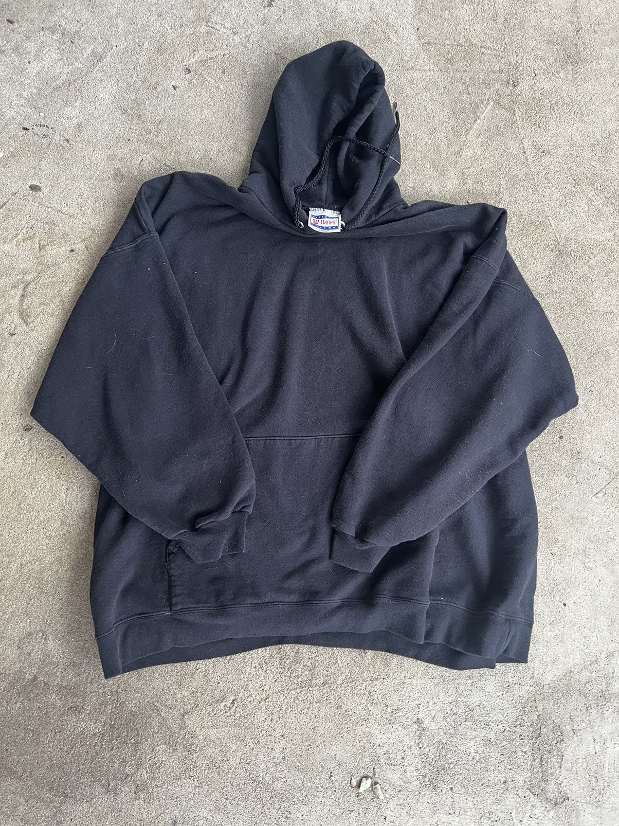 Vintage vintage hanes black heavyweight hoodie thrashed | Grailed