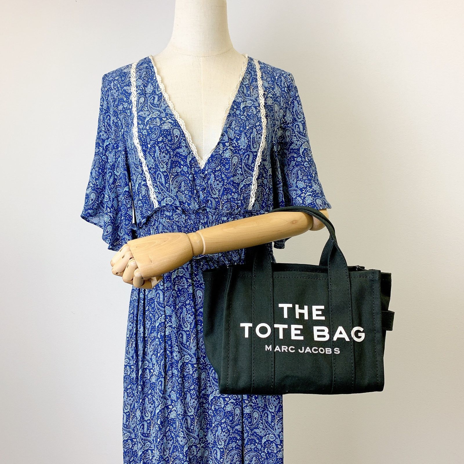 Marc Jacobs Marc Jacobs M0016493-001 The Small Tote Bag IN Black | Grailed