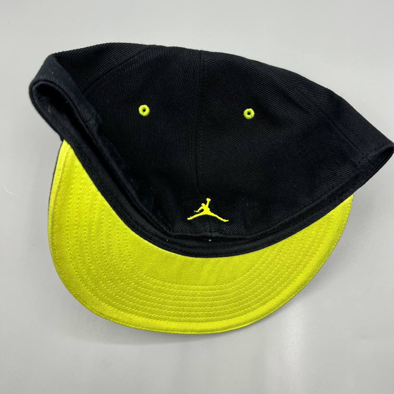 Jordan Brand Air Jordan Hat Men 7 1/4 Jumpman Yellow Logo Fitted Cap ...