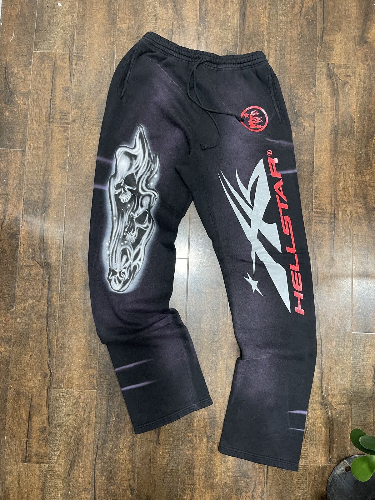 HELLSTAR Hellstar Airbrushed Skull Black Sweatpants | Grailed