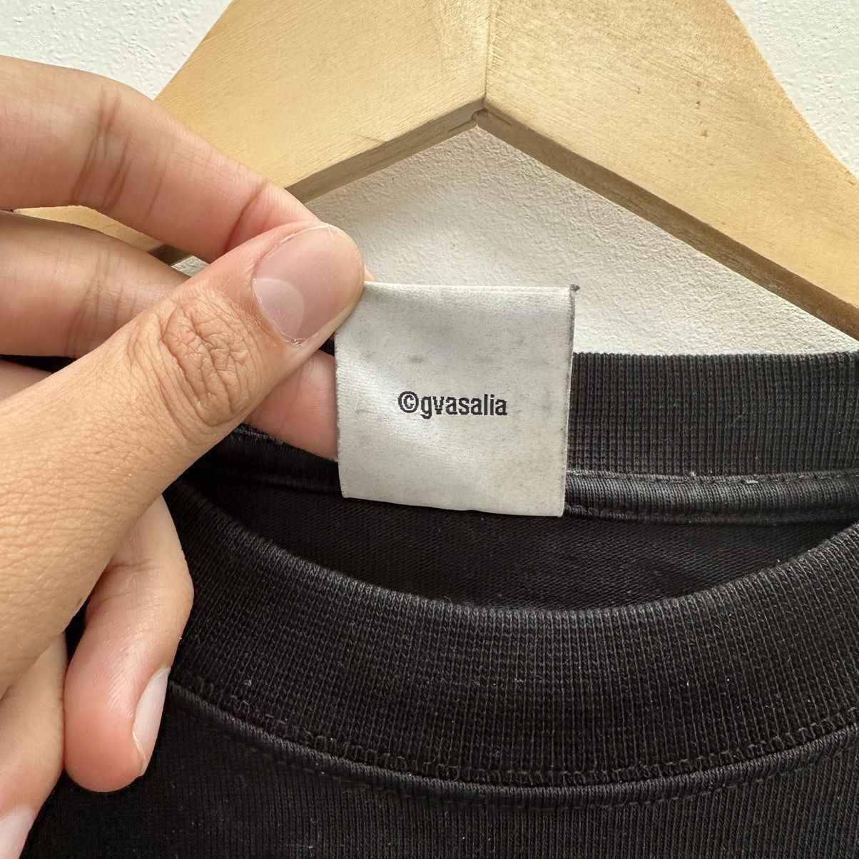 Vetements Vetements Black Gothic Logo Long Sleeve T-Shirt Vetements Vetements Black Gothic Logo Long Sleeve T-Shirt