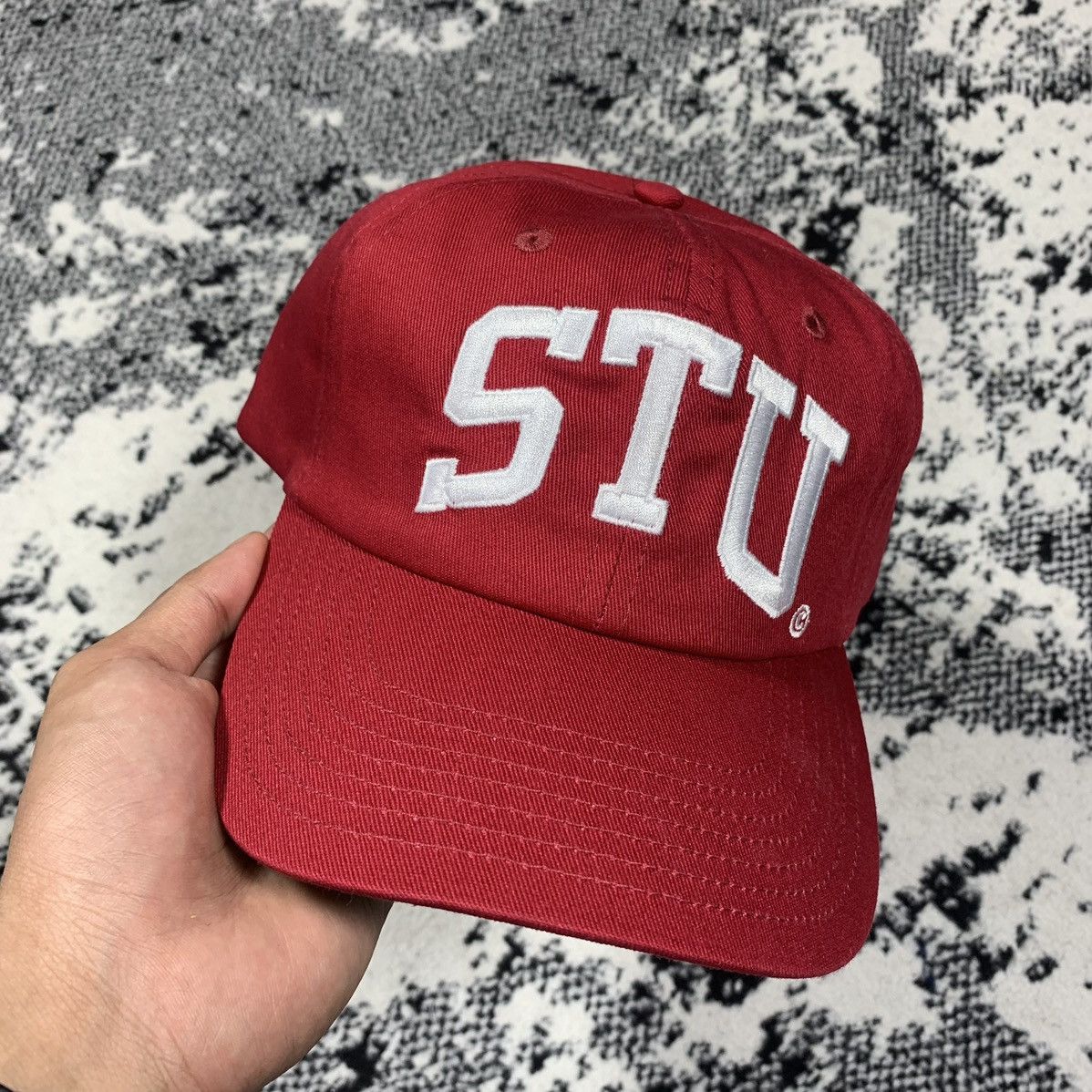 Streetwear × Stussy STUSSY STU ARCH STRAPBACK CAP RED | Grailed