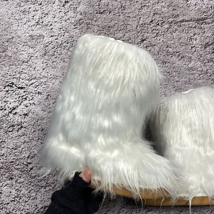 Vintage Vintage furry yeti moon boots avant garde | Grailed