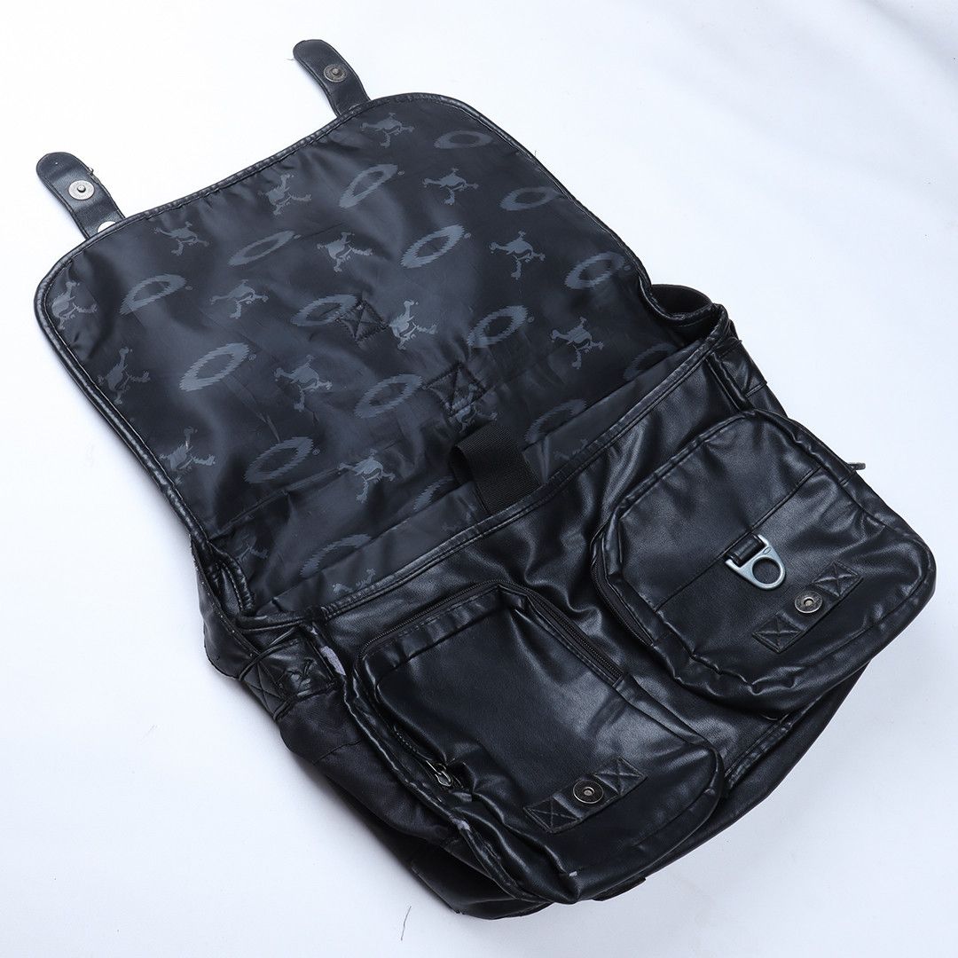 Oakley Oakley Icon Messenger Briefcase Black - Vintage Bag | Grailed