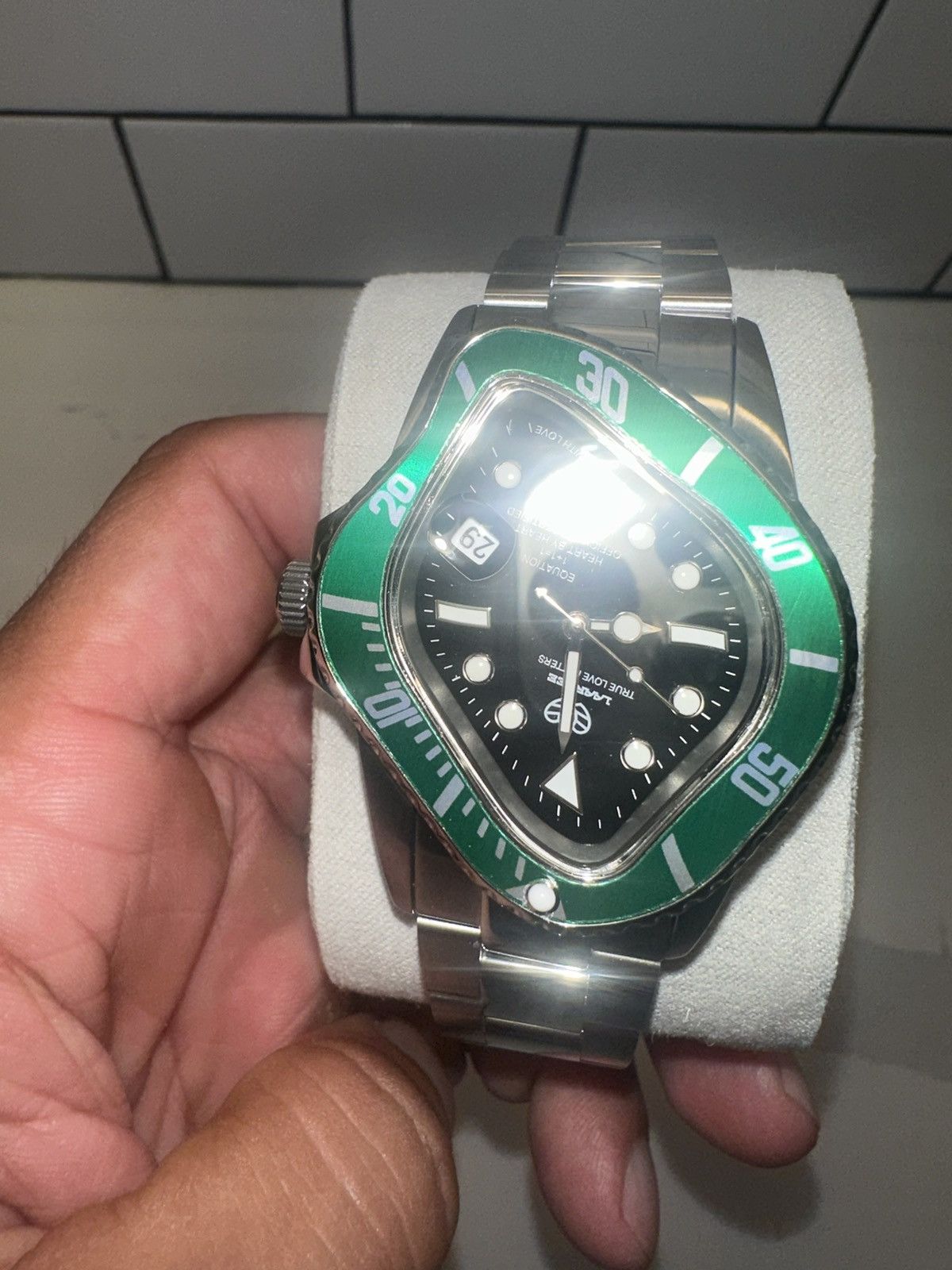 Laarvee LAARVEE PEA001 CRASH WATCH - GREEN BEZEL & BLACK DIAL | Grailed