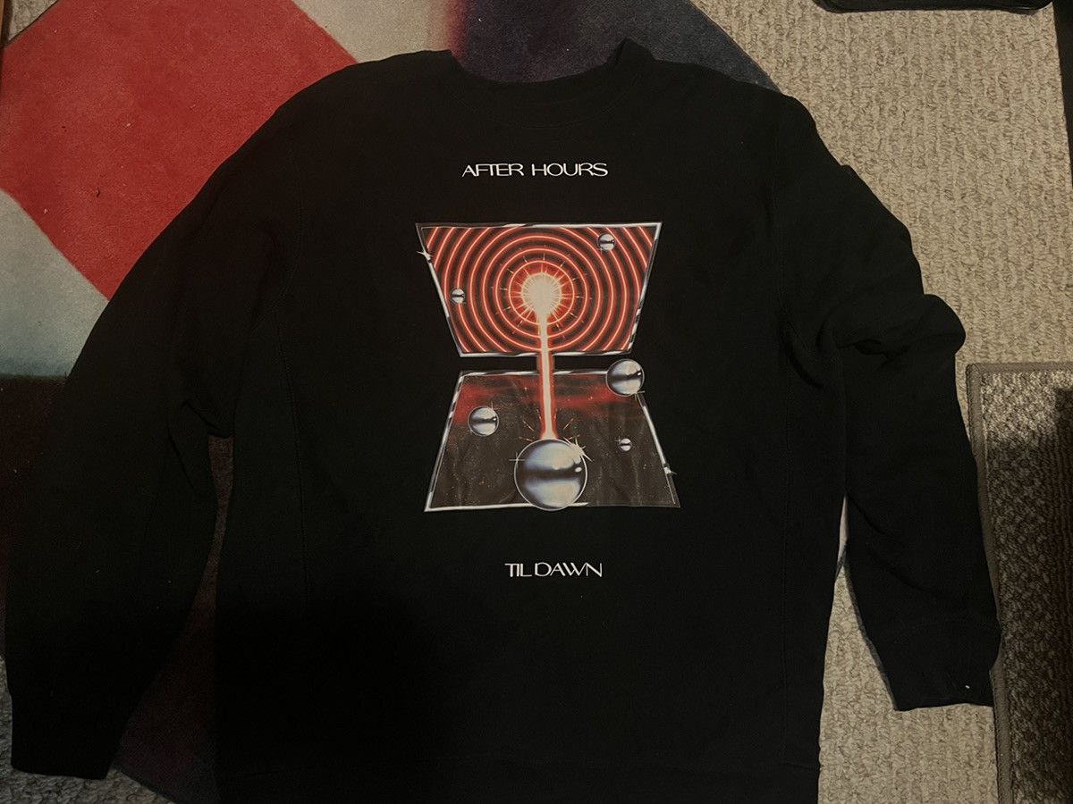 Streetwear Weeknd tour sweater x XO | Grailed