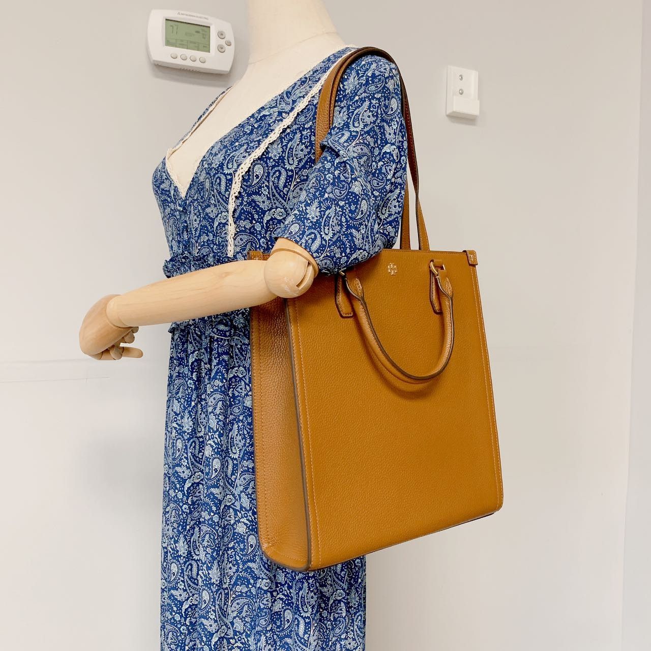 Tory Burch Tory Burch 136173 Blake Black Medium Pebbled IN Brown | Grailed